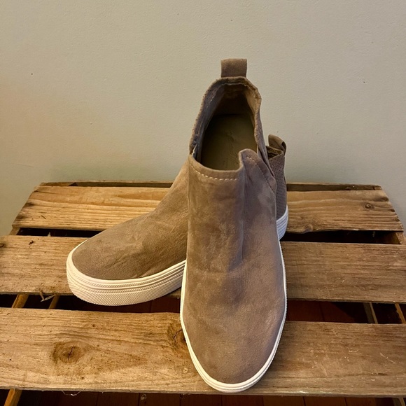 Universal Thread | Shoes | Universal Thread Beige Platform Slipon ...
